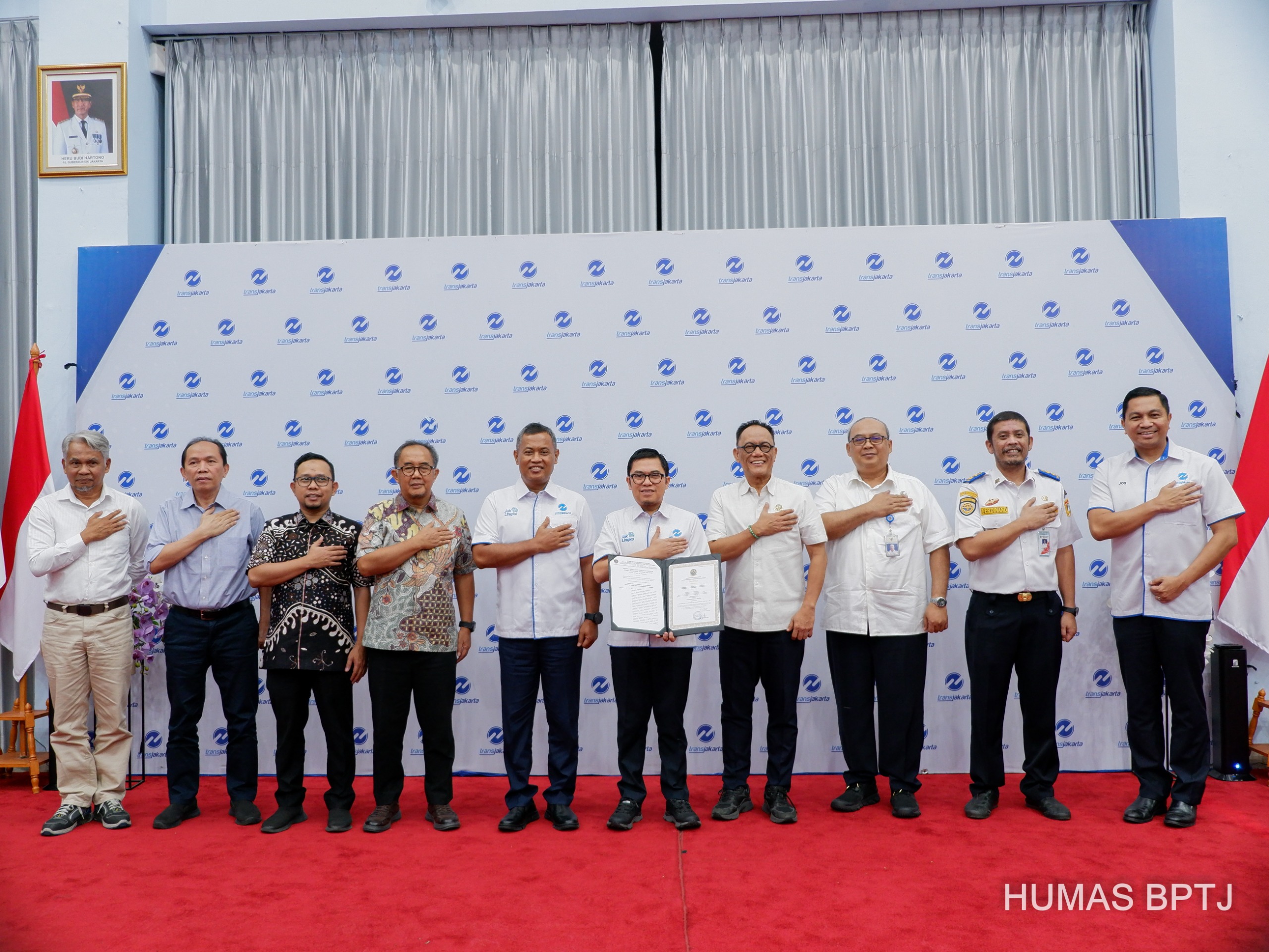 BPTJ Berikan Sertifikat Sistem Manajemen Keselamatan Perusahaan ...