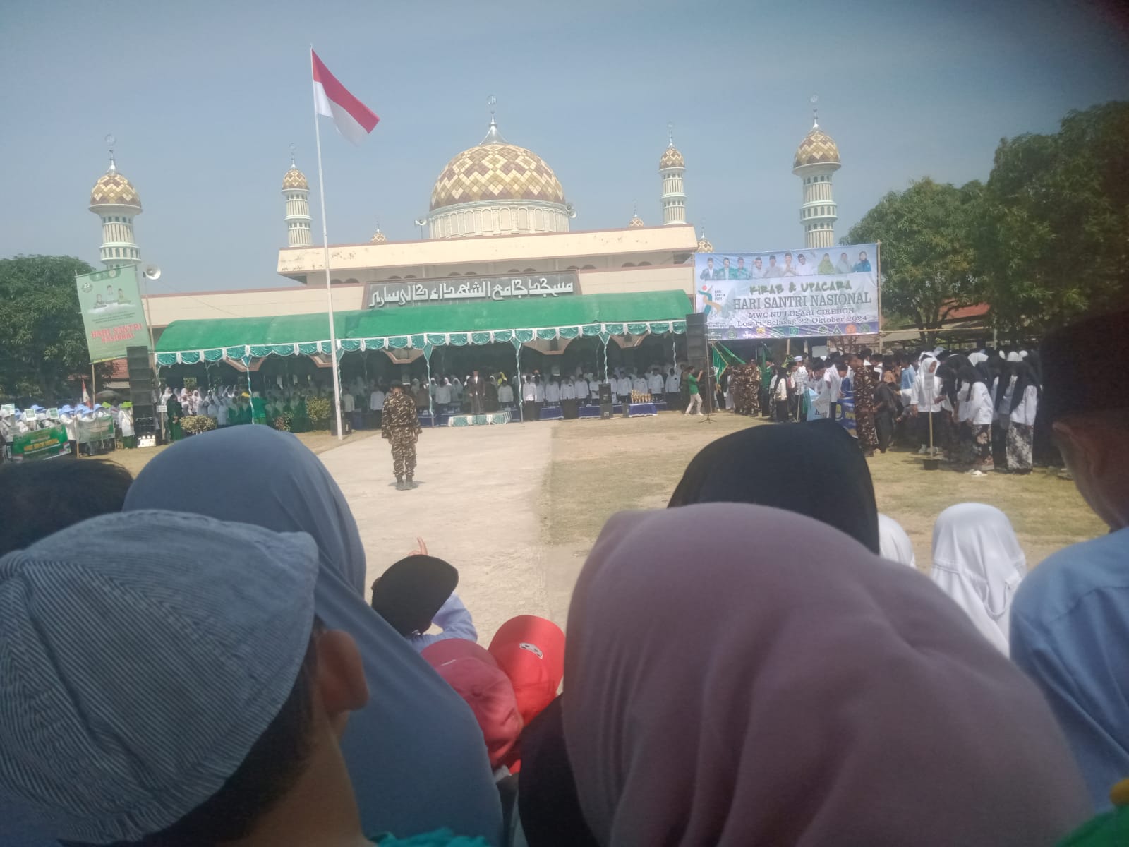 Meriahkan Peringatan Hari Santri 2024, Kuwu Desa Kalisari Ikuti Upacara ...