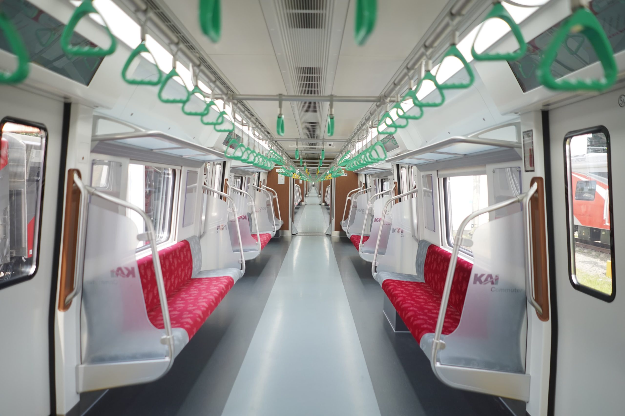 Tiga Rangkaian KRL Baru CLI-125 Resmi Dioperasikan KAI Group Melalui ...